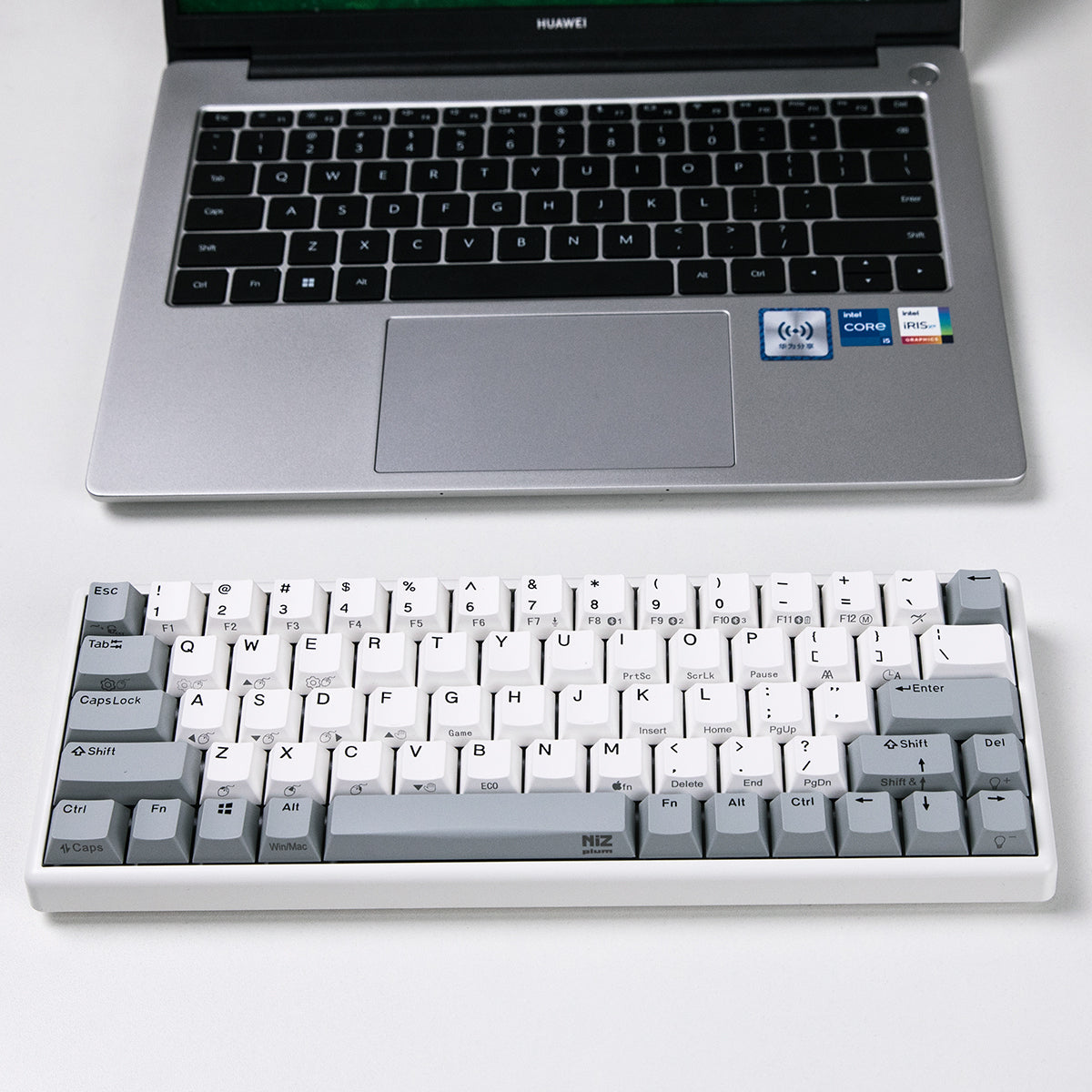 NiZ Atom66 White | 66キー コンパクト静電容量キーボード | ミニマルデザイン