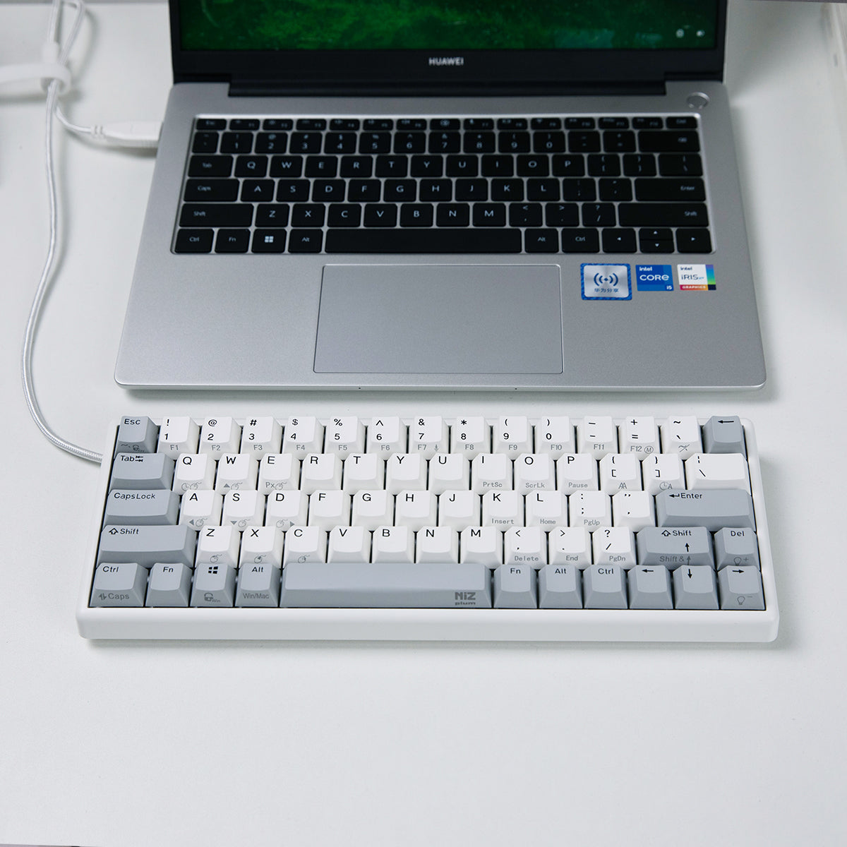 NiZ Atom66 White | 66キー コンパクト静電容量キーボード | ミニマルデザイン